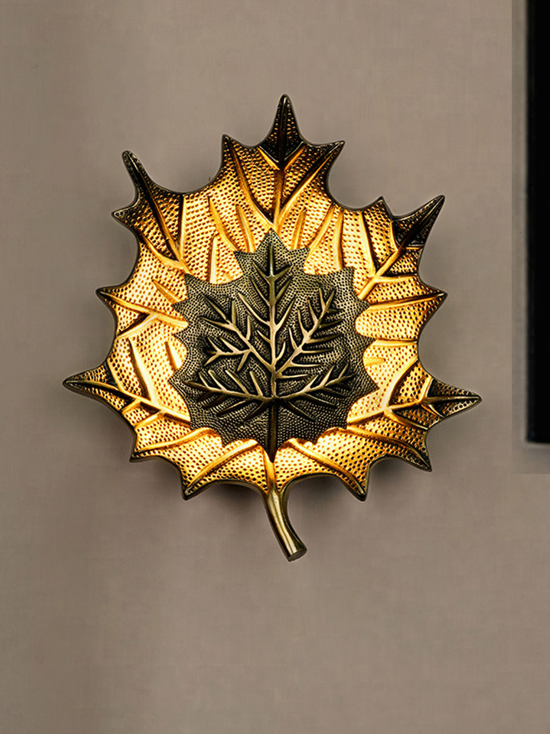 Aluminium Black-Gold Maple Leaf 12-Inch Contemporary 12 Watt LED Wall Light